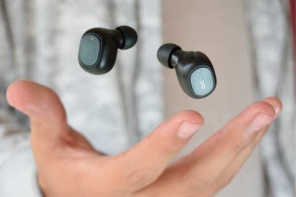 Bone Conduction vs Earbuds: Exploring Safety and Sound